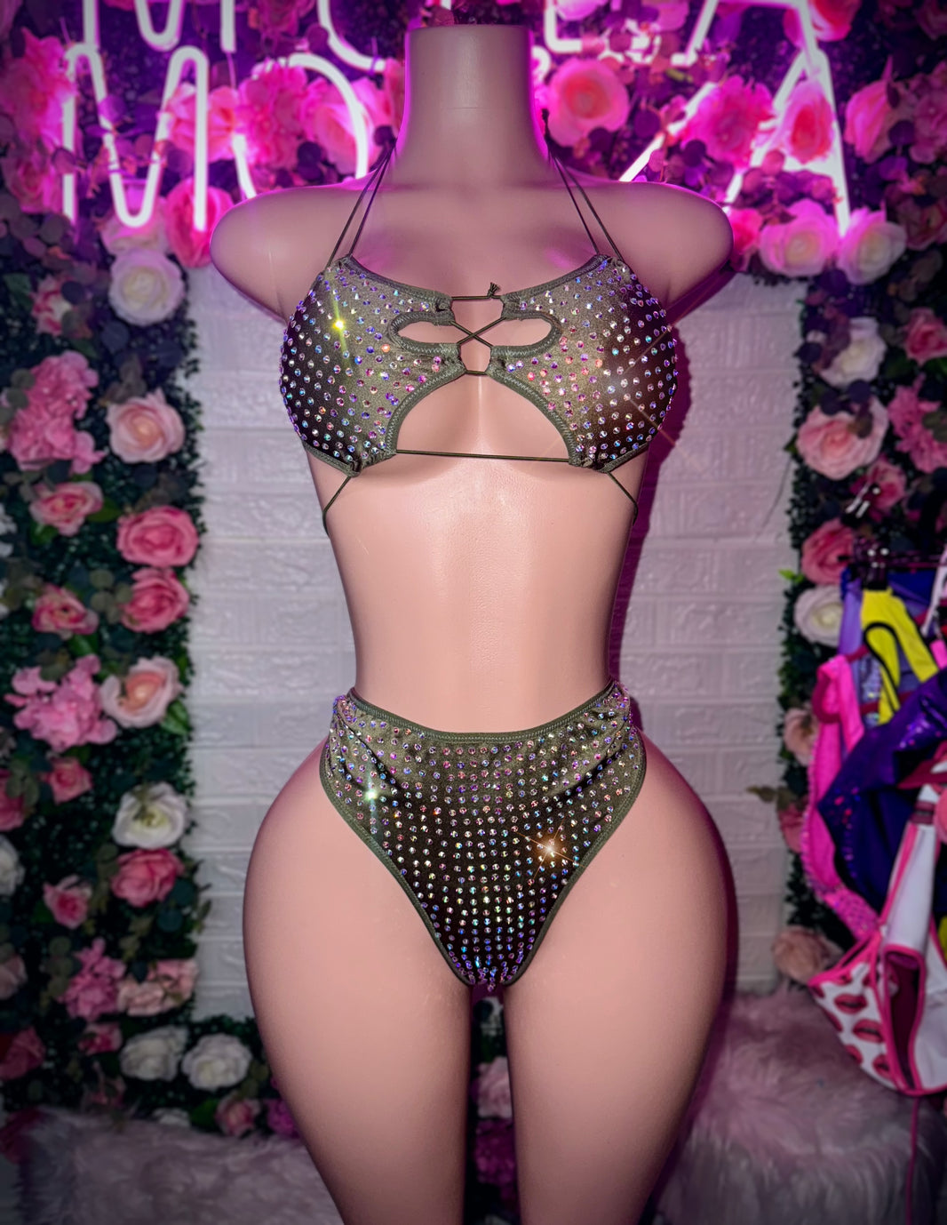 Mula Mozza. Luxury, Exclusive and Handmade Exotic Dancewear.